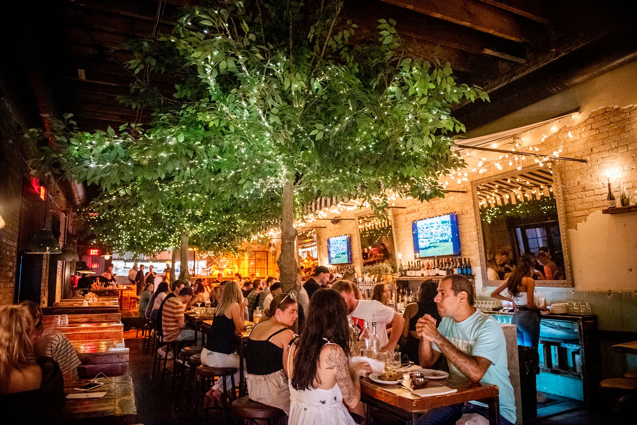 Saturday Night - Restaurant & Bar Reviews