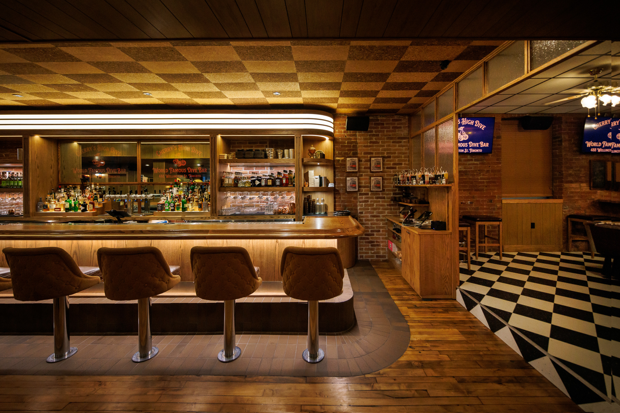 Saturday Night - Restaurant & Bar Reviews